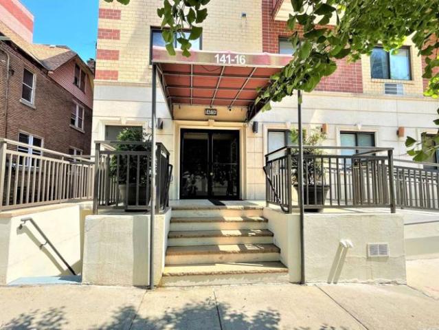141 16 84Th Dr 4A, Briarwood, NY