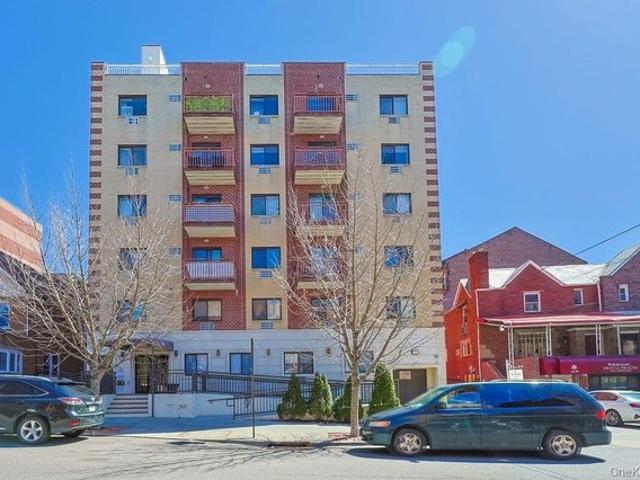 141 1 th Dr Unit 4B, Briarwood, NY 11435