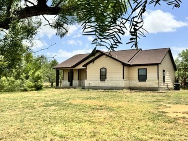 141 County Road 2667, Devine, TX 78016