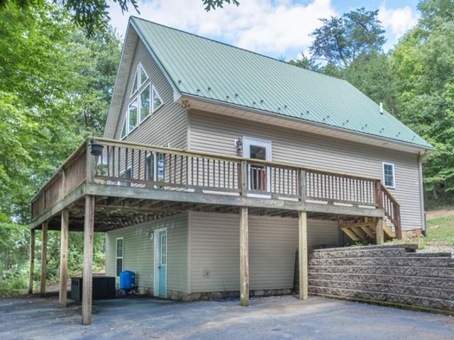 141 Chenault St, Buchanan, VA 24066