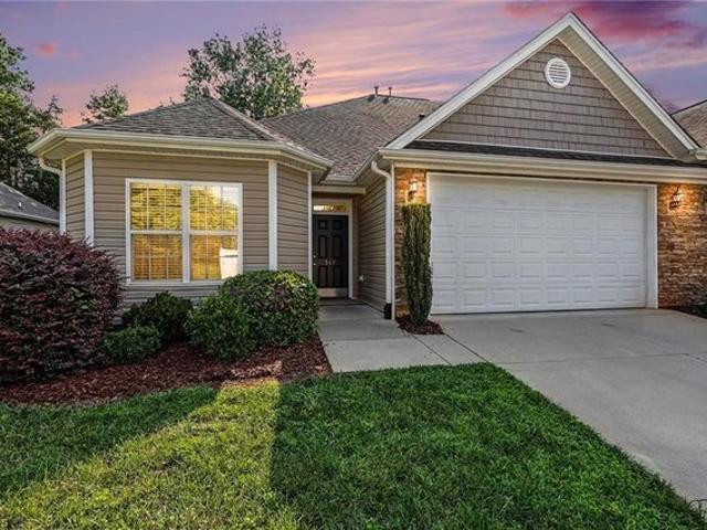 141 Chestnut Bend Dr, Greensboro, NC 27406