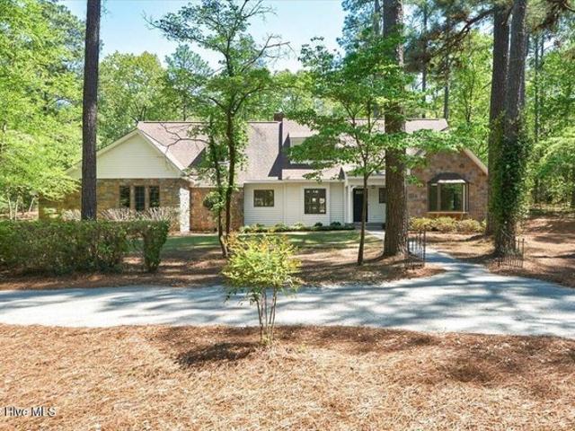 141 Bridgewater Dr, Southern Pines, NC 28387