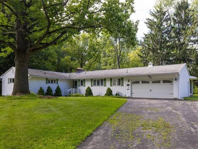141 Glenview Ln, Rochester, NY 14609