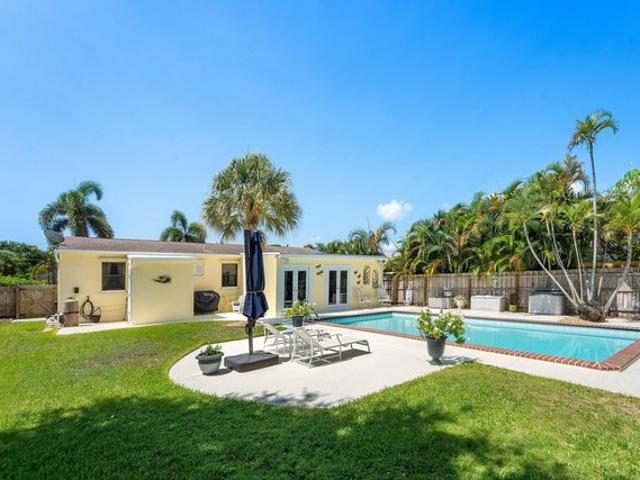 141 Date Palm Dr, Lake Park, FL 33403