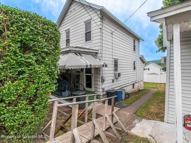 141 Dimmick St, Throop, PA 18512
