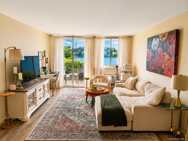 141 E Lake Boulevard H2