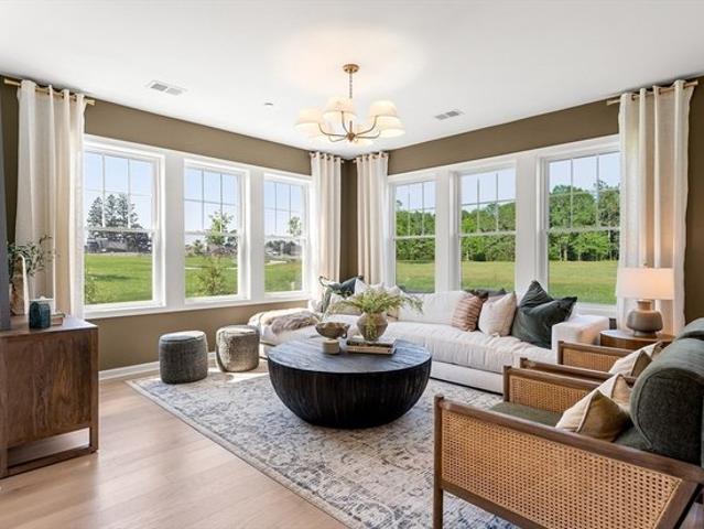 141 E Point Dr Unit 312, East Providence, RI 02916