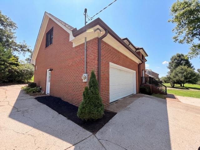 141 East Dr