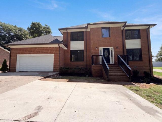 141 East Dr, Hendersonville, TN 37075