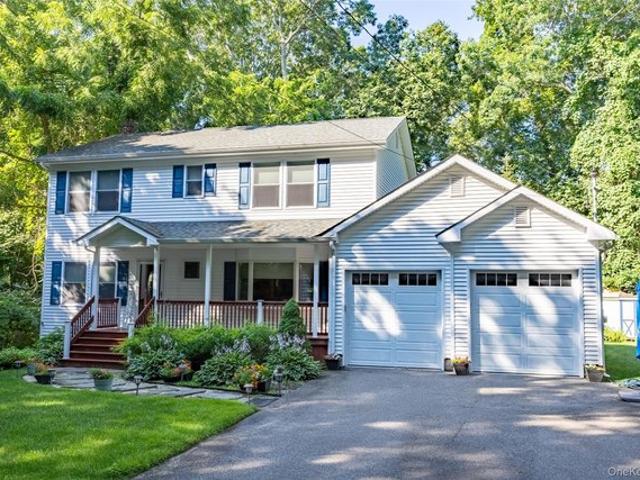 141 Fire Ln, Wading River, NY 11792