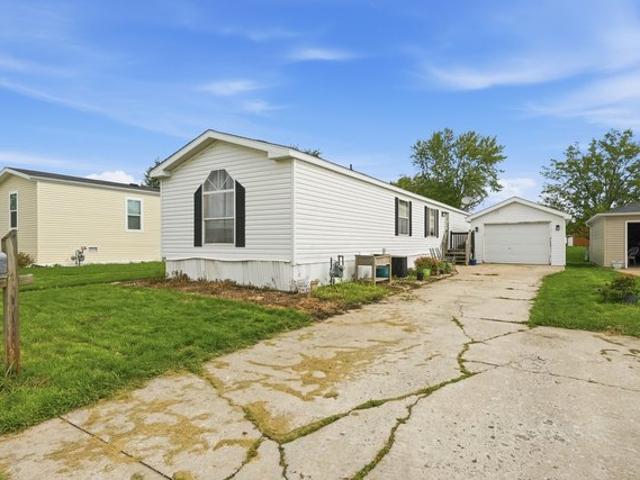 141 Flamingo Dr, Beecher, IL 60401