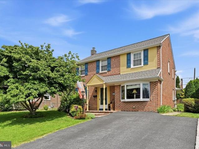 141 Flintlock Rd, Drexel Hill, PA 19026