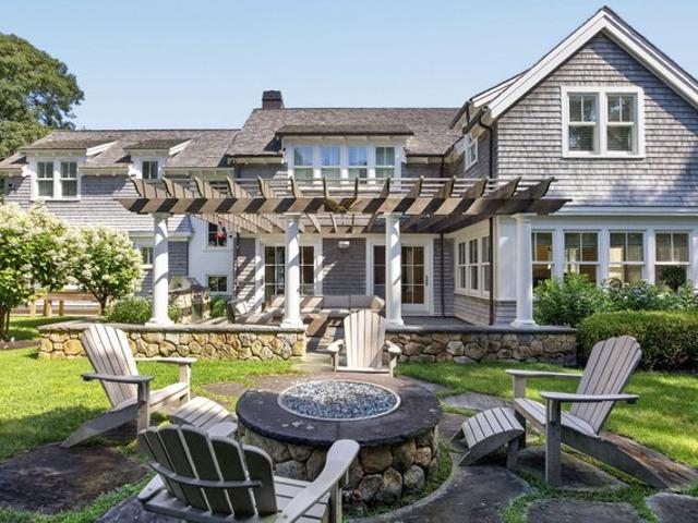 141 Hollingsworth Rd, Osterville, MA 02655