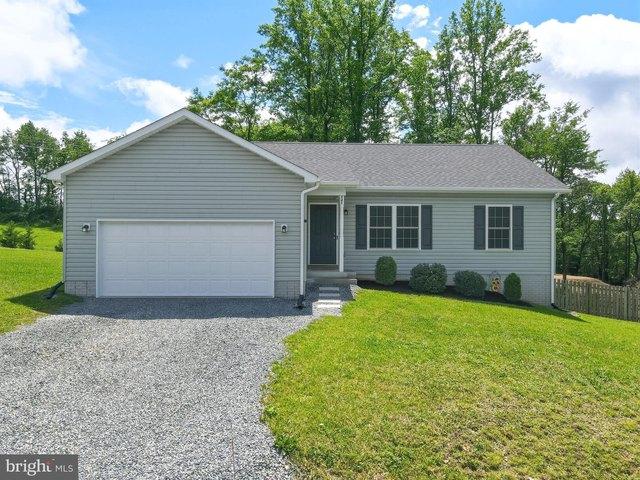 141 Hampshire House Dr, Yellow Spring, WV 26865