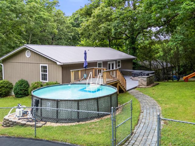 141 Hillview Drive NE