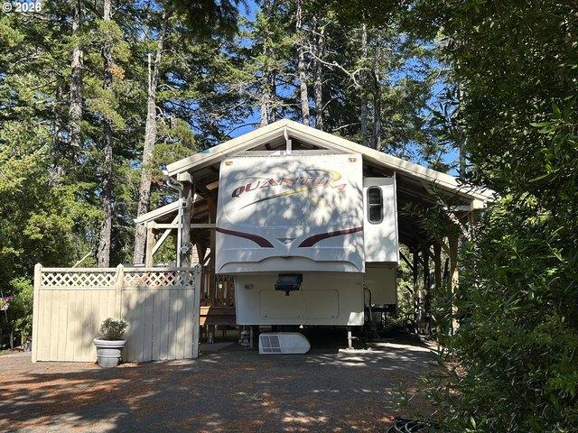 141 Outer Dr, Florence, OR 97439