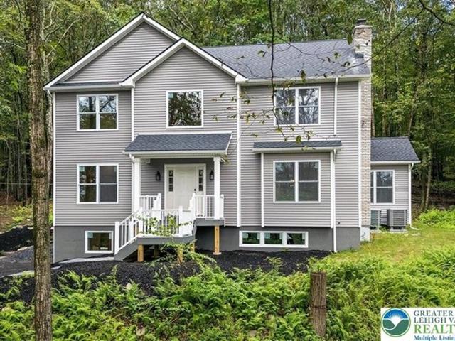 141 Lookout Ct, Pocono Township, PA 18332
