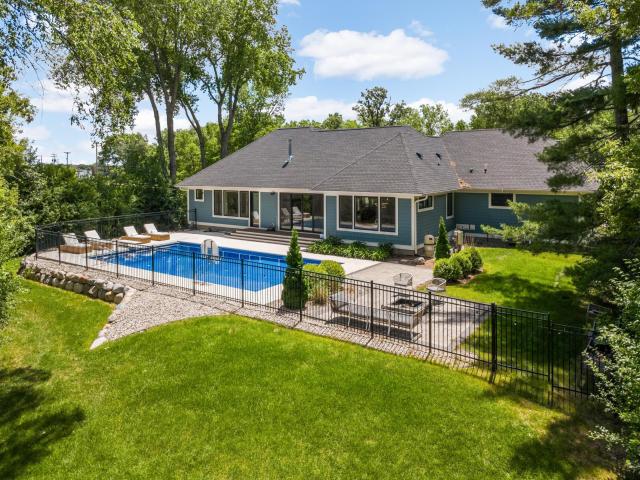 141 Mendota Road W