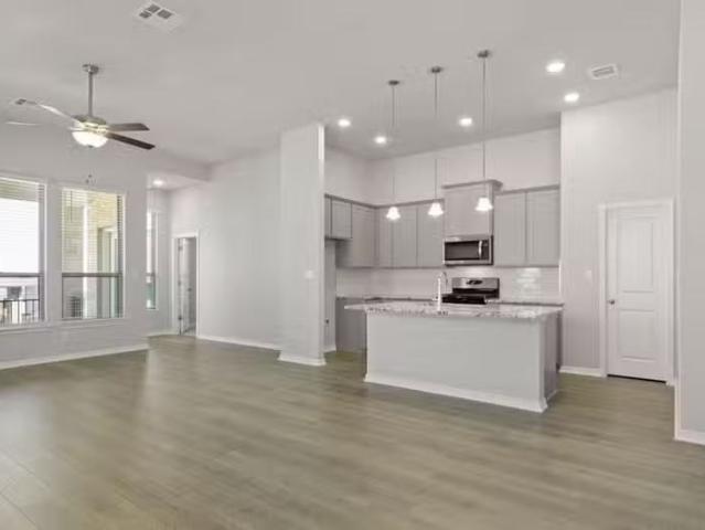 141 Missouri Primrose Ln, San Marcos, TX 78666