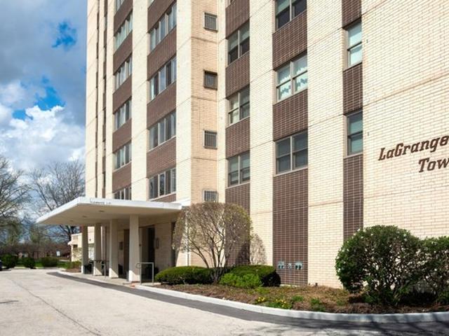 141 N LA Grange Rd Apt 306, La Grange, IL 60525