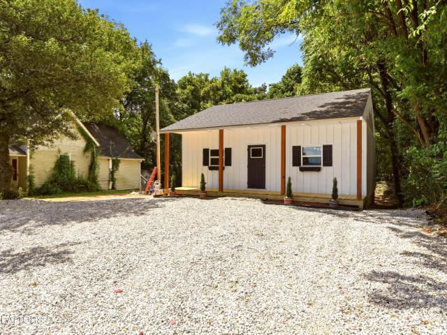 141 N Nevada Ave