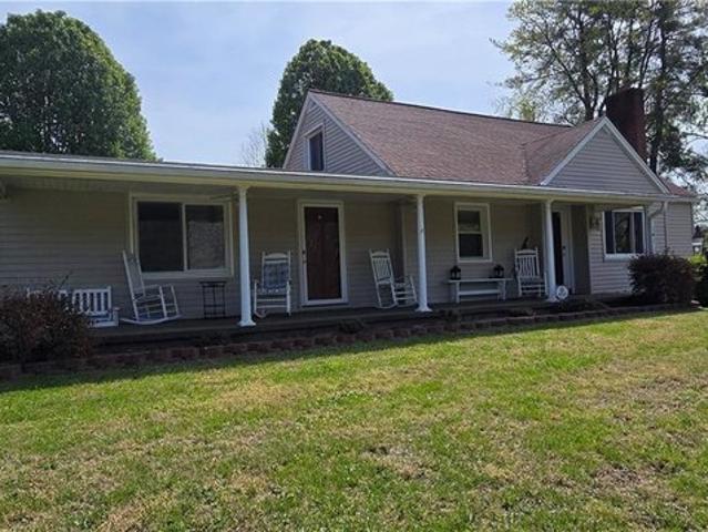 141 New St, Mount Airy, NC 27030
