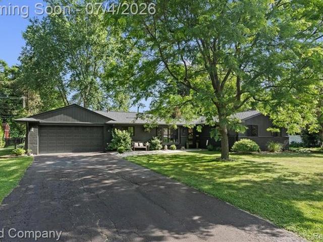 141 Nesbit Ln, Rochester Hills, MI 48309