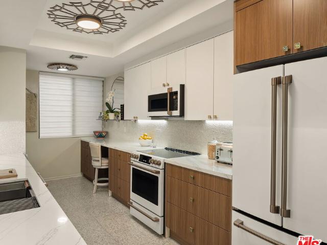 141 S Linden Dr, Unit 204, Beverly Hills, CA 90212 | MLS #26660