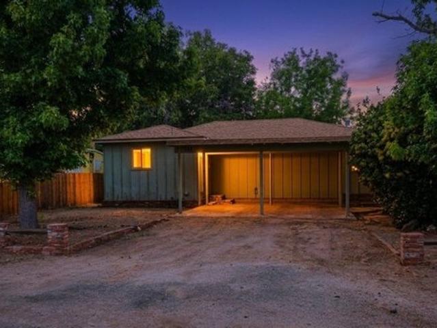 141 S MT Whitney Dr, Lone Pine, CA 93545