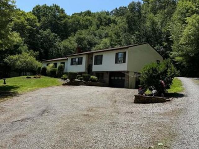 141 Peck Hill Rd, Tyrone, PA 16686