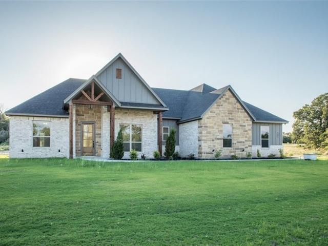 141 Prairie Winds Dr, Poolville, TX 76487