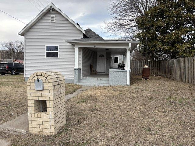 141 W College St, Aurora, MO 65605