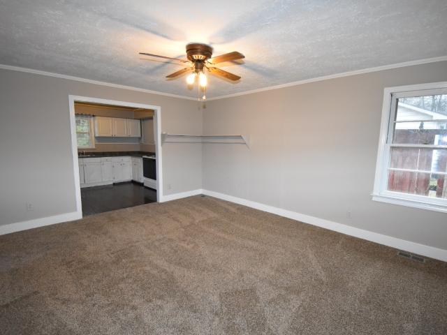141 W Rossview Rd