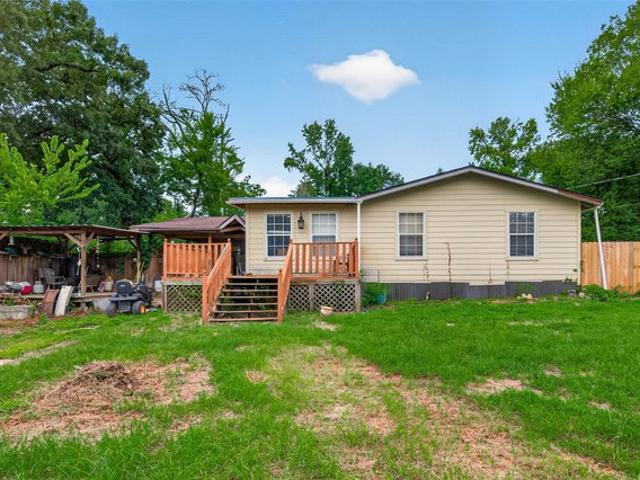 141 Town and Country Dr, Huntsville, TX 77320