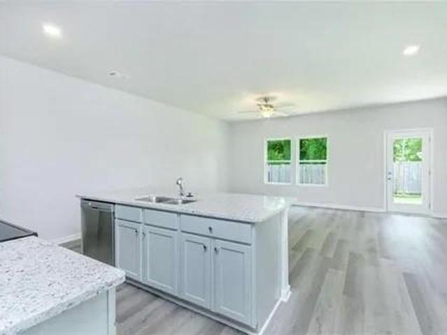 141 Village Green Drive NW