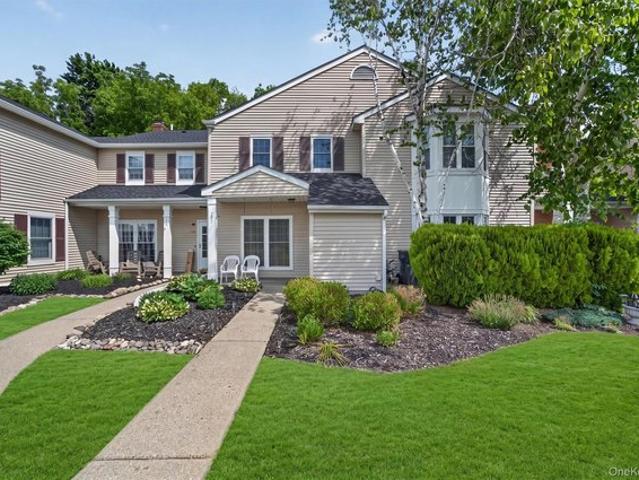 141 Villagegreen Ct, Warwick, NY 10990