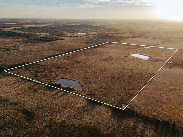 E 141st Rd, Winfield, KS 67156