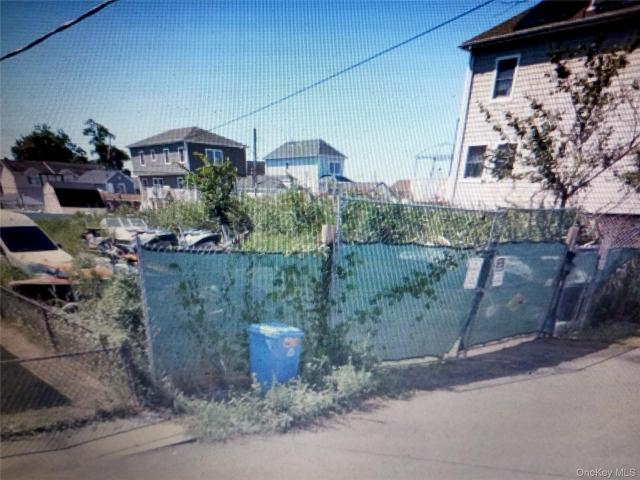 14240 Queens Block | Compass