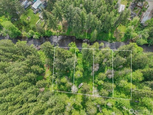 14247 SE Beaver Dr, Rainier, WA 98576