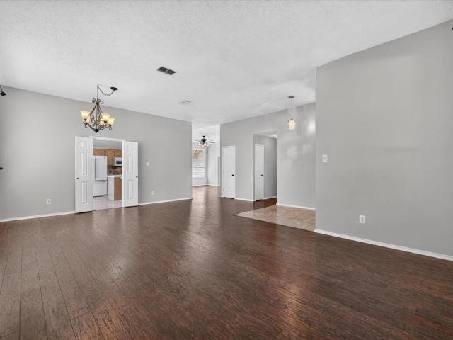 1424 Mayflower Lane