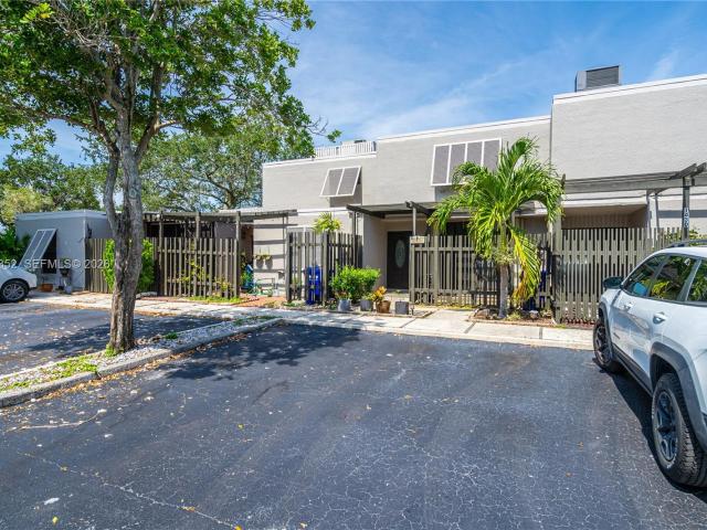 1424 NW 113th Way, Pembroke Pines, FL 33026 | MLS #A11995