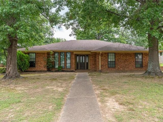 1424 N 10th St, Van Buren, AR 72956