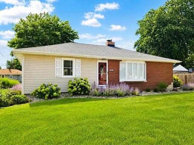 1424 N Broad St, Griffith, IN 46319