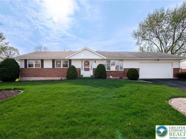 1424 Oak Dr, Lower Macungie Township, PA 18062