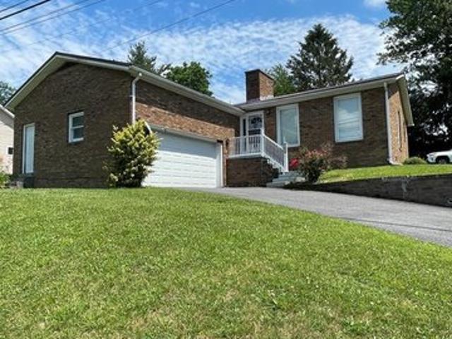 1424 Old Athens Rd, Princeton, WV 24739
