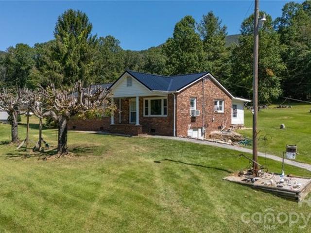 1424 Bear Creek Rd, Bakersville, NC 28705