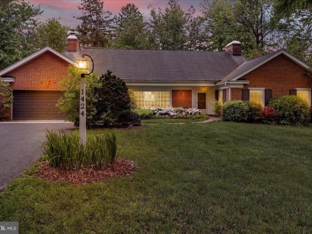 1424 Center Road