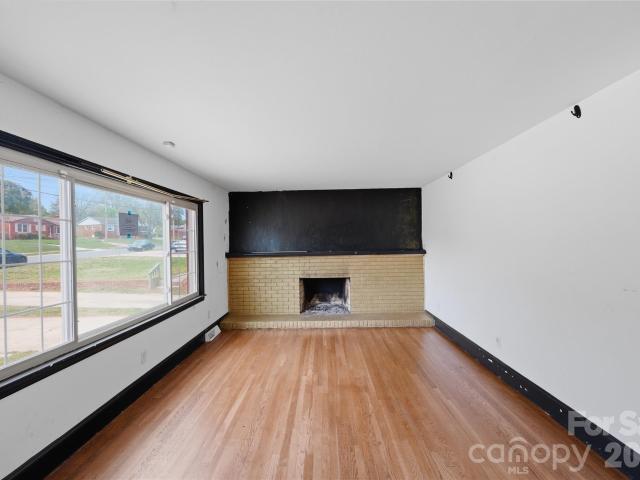 1424 Dean St, Charlotte, NC 28216 | MLS #4328 | Compass