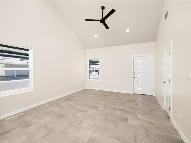 1424 E Iris Avenue 3
