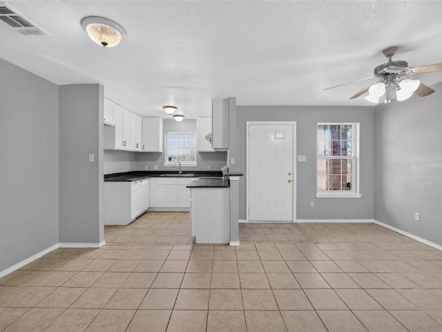 1424 E Mulkey Street # 1426